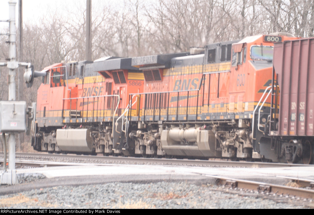 BNSF 5866